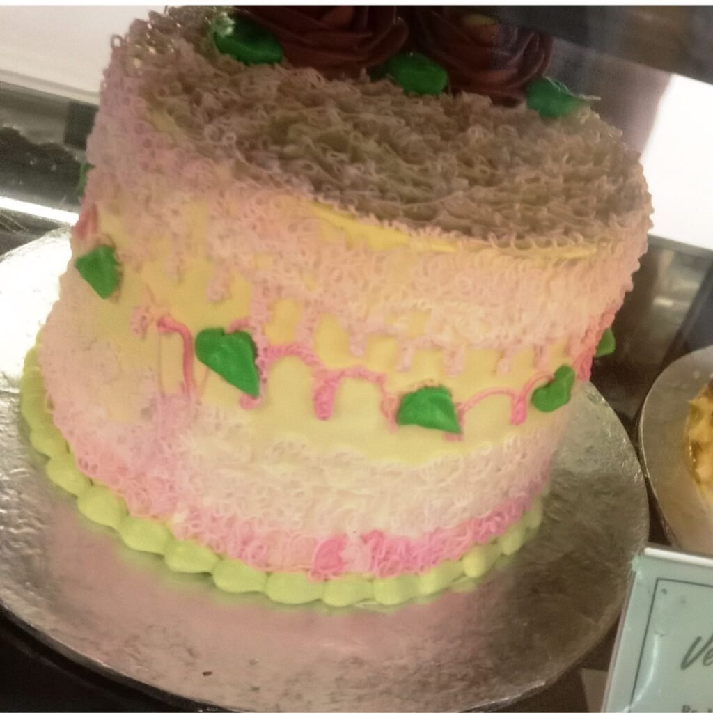 BEAUTIFUL CREAM TWO POUND CAKE | Send Gifts To Pakistan | Same Day ...